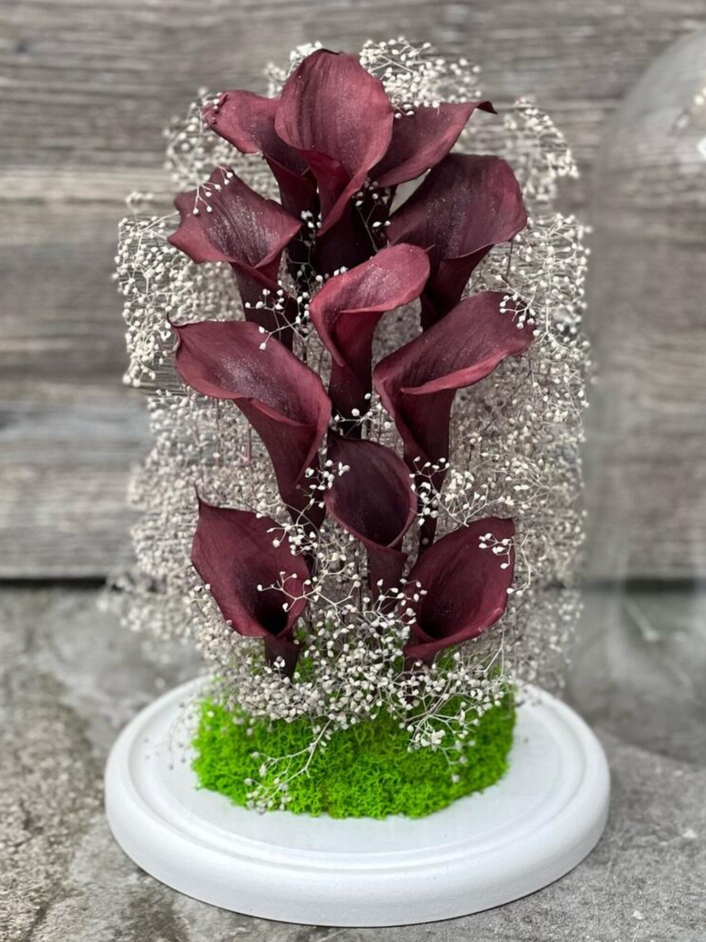 Композиция в стекле «Королевская Грация» композиция из стабилизированных калл в подарочной коробке - живут 5 лет! 28 см.