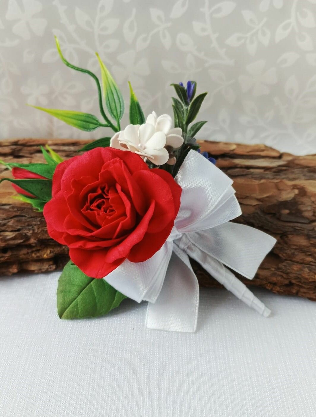 Авторская мужская бутоньерка ручной работы с цветком из фоамирана