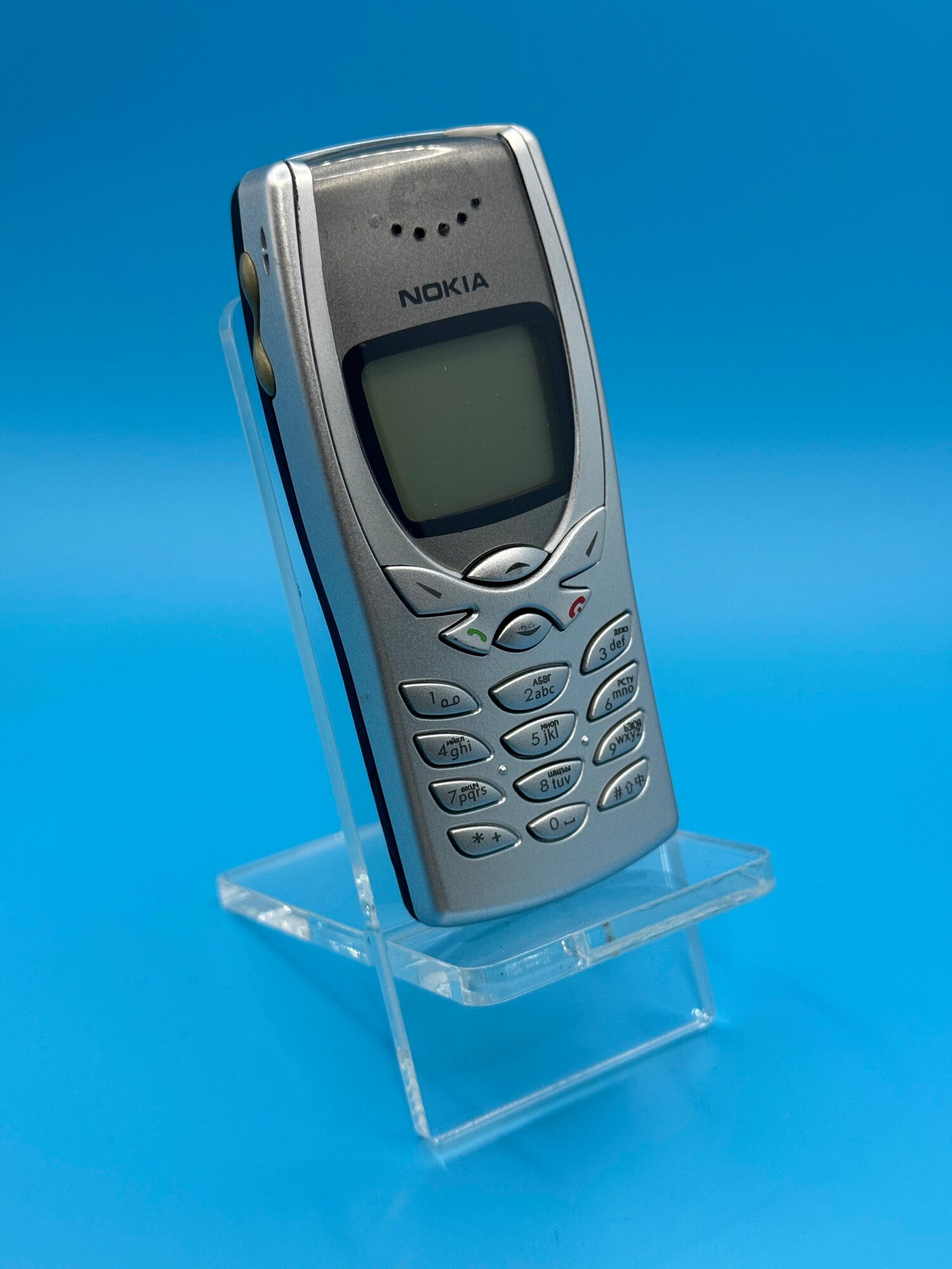 Мобильный телефон Nokia 8250