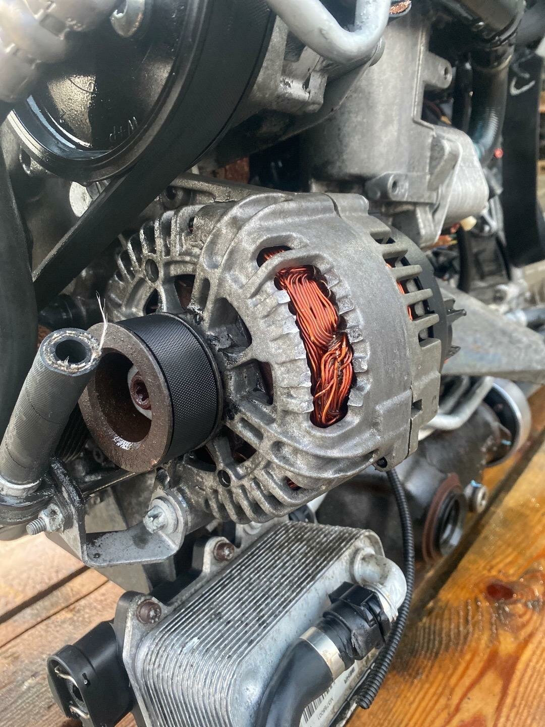 Генератор для BMW X3 E83 3.0 OEM 7797660
