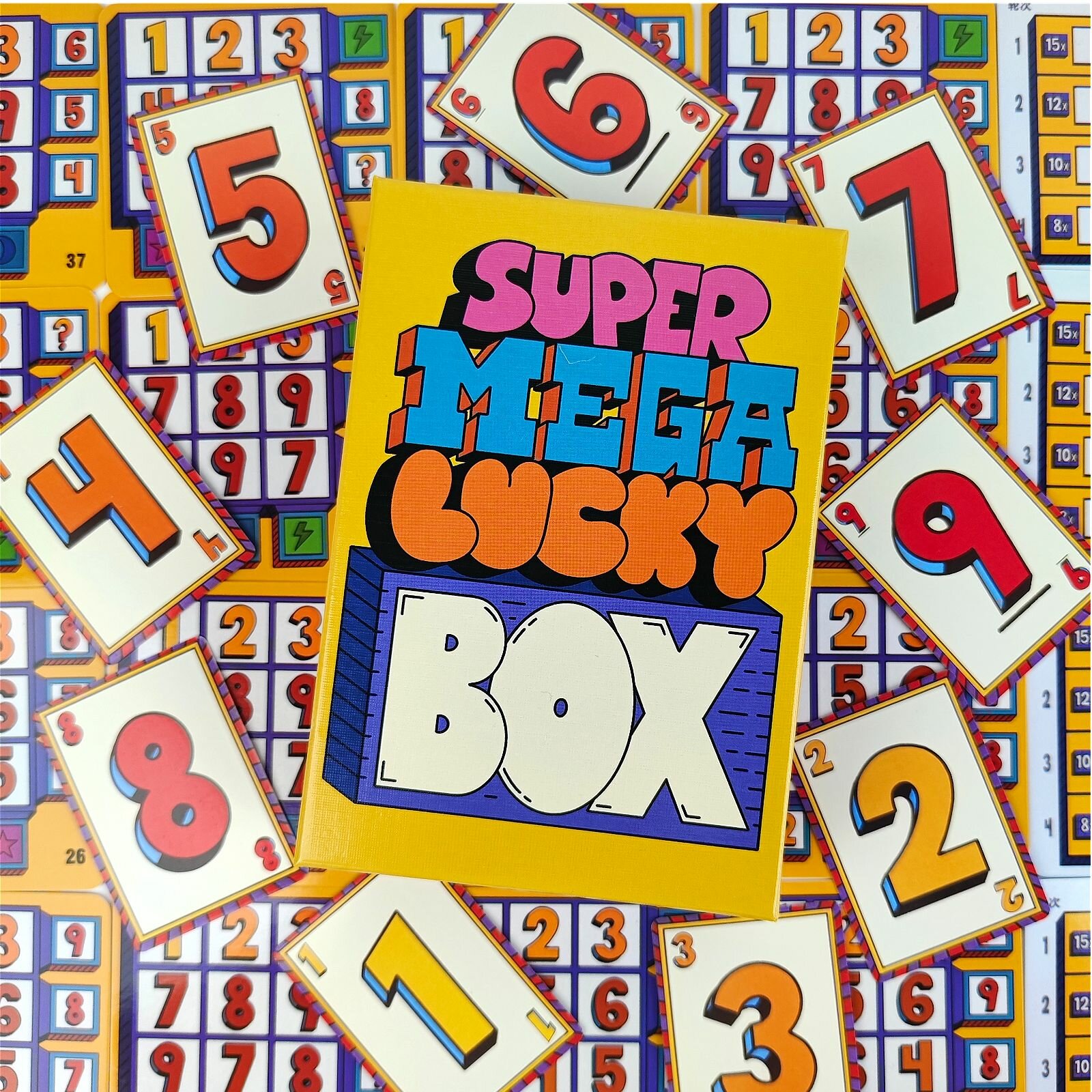 Настольная игра: Super Mega Lucky Box, 1-6 игроков, 20 мин. Заполняй сетки карточек, получай бонусы и очки. Вечеринка!