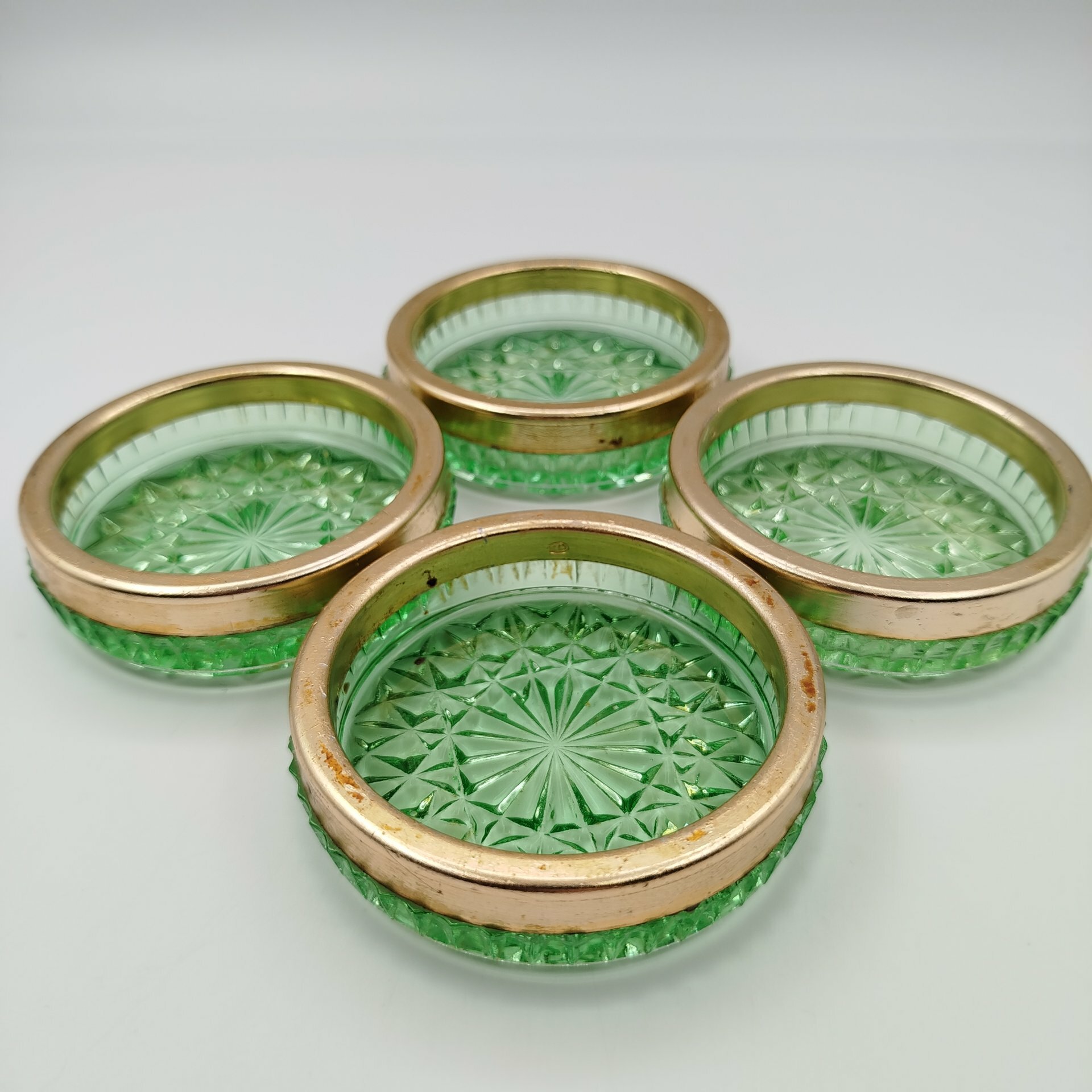 Набор из 4-х розеток зеленого оттенка