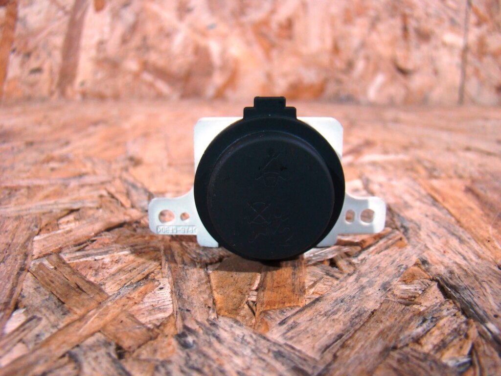 Nissan Note E11 Индикатор ремней безопасности 250209U00A