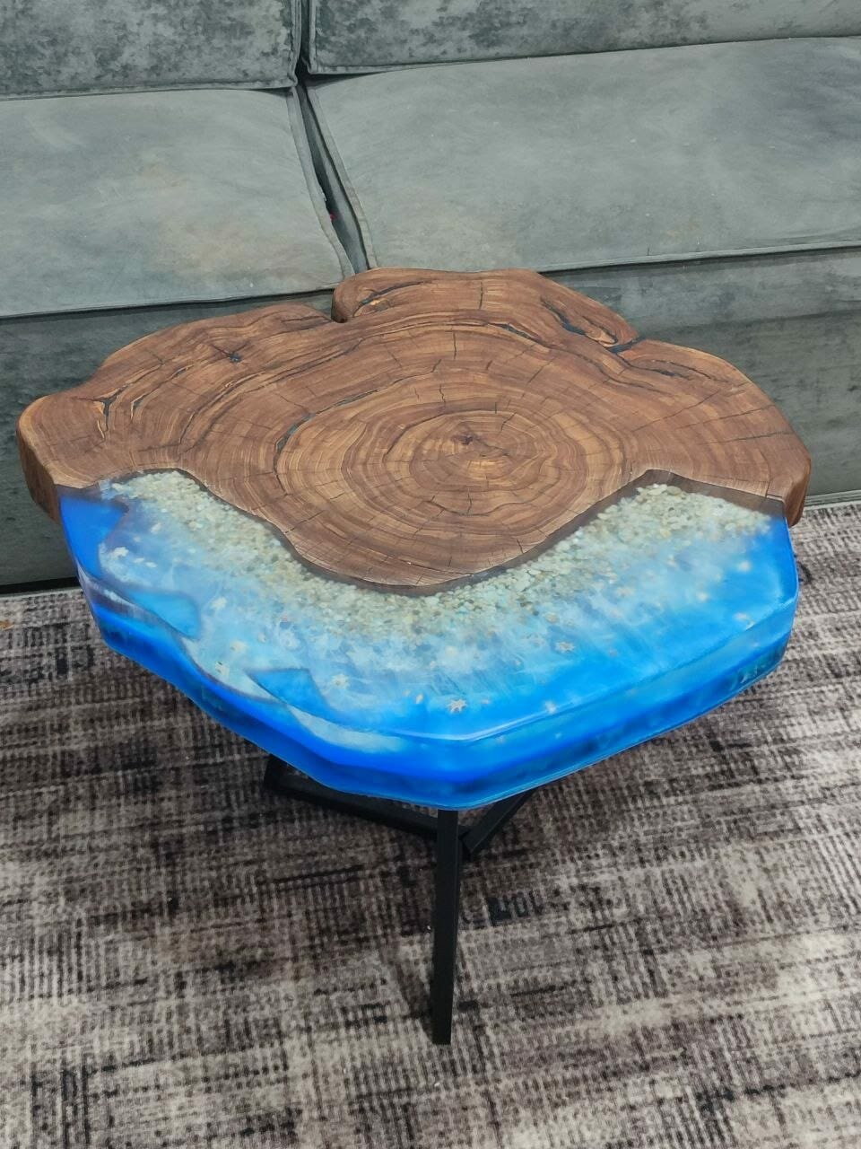 Журнальный стол из эпоксидной смолы и массива акации 81x78x53 ART-SLEB