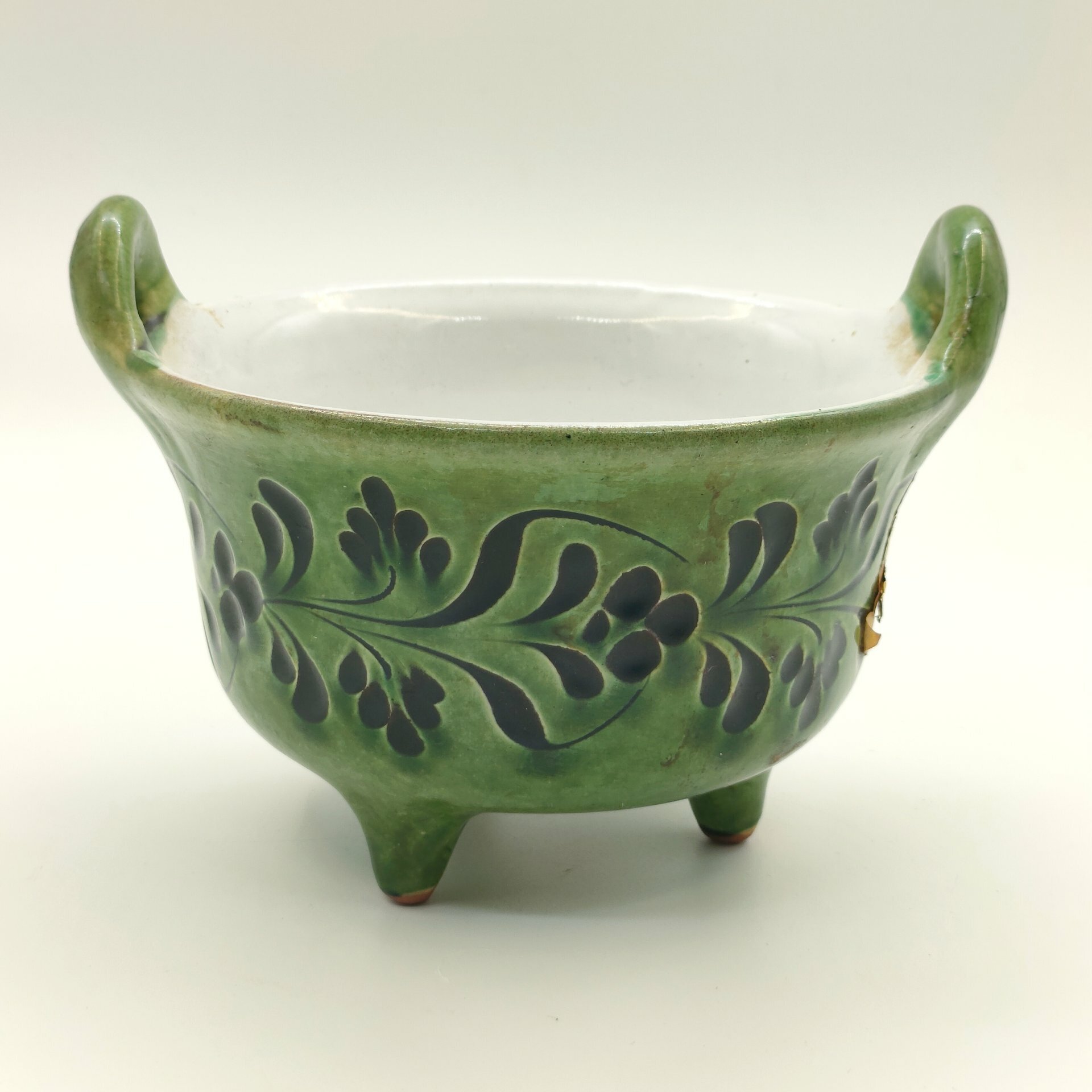 Чаша на трёх ножках, украшенная растительным декором, "Fazekasok Mezőtúr", керамика