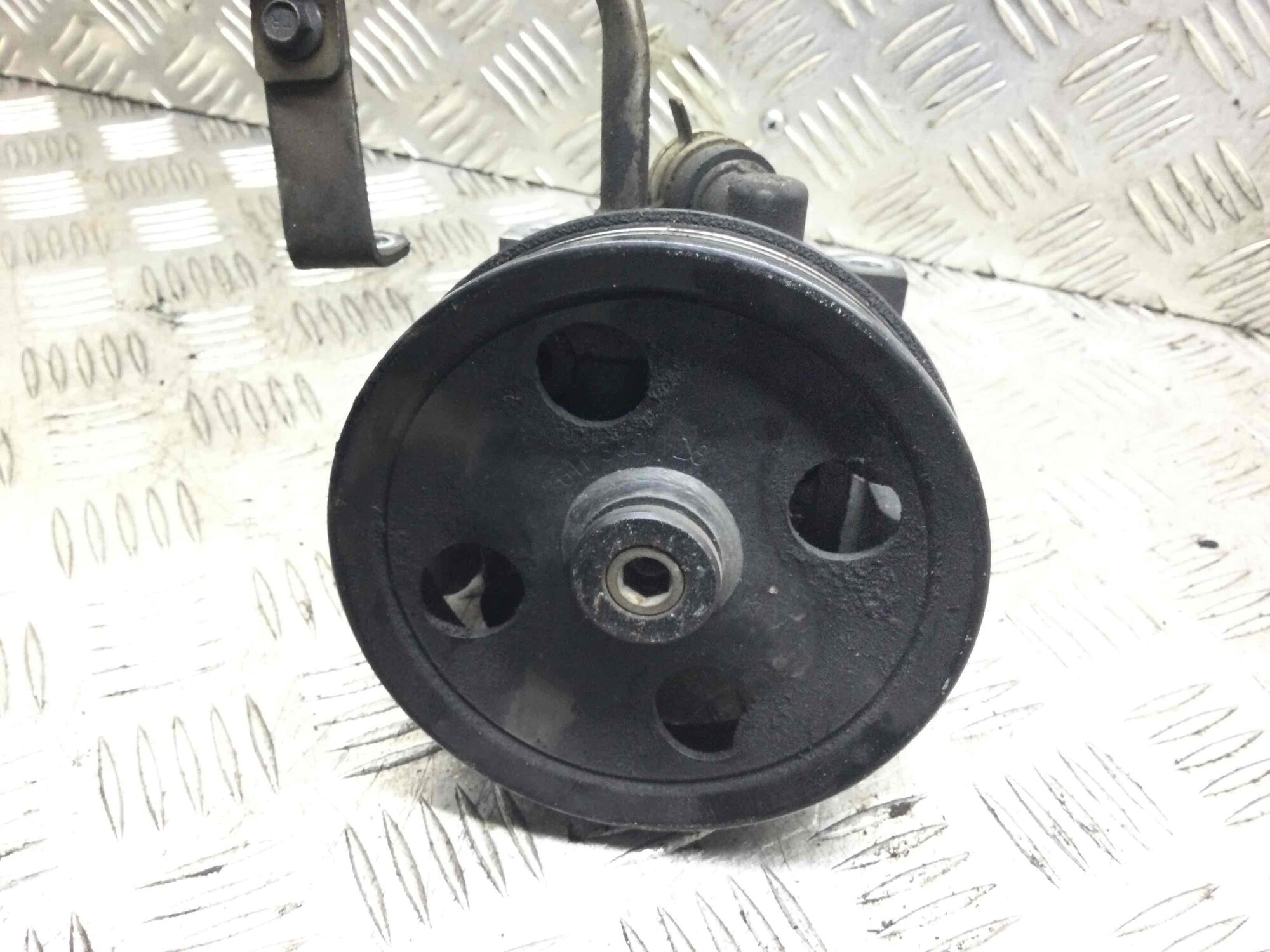 Б/У Насос гидроусилителя руля Ford Focus 1 поколение [рестайлинг] (2001-2005) 2003 г.