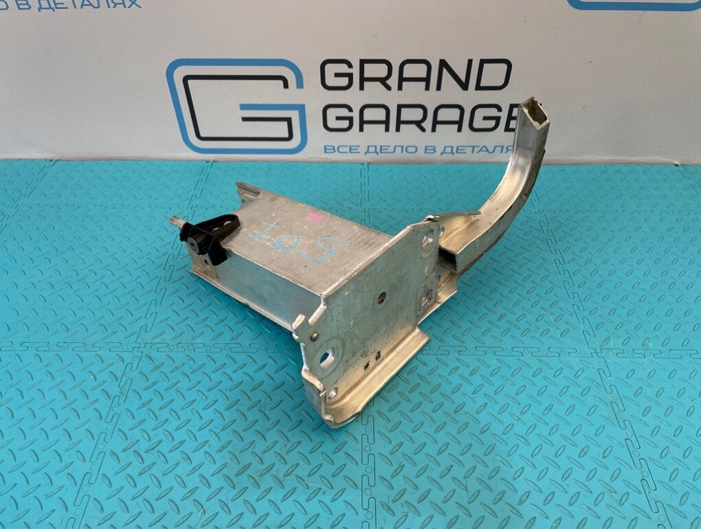 Кронштейн усилителя бампера Audi A6 2013 C7 CHVA 2.8 OEM 4G0807133F
