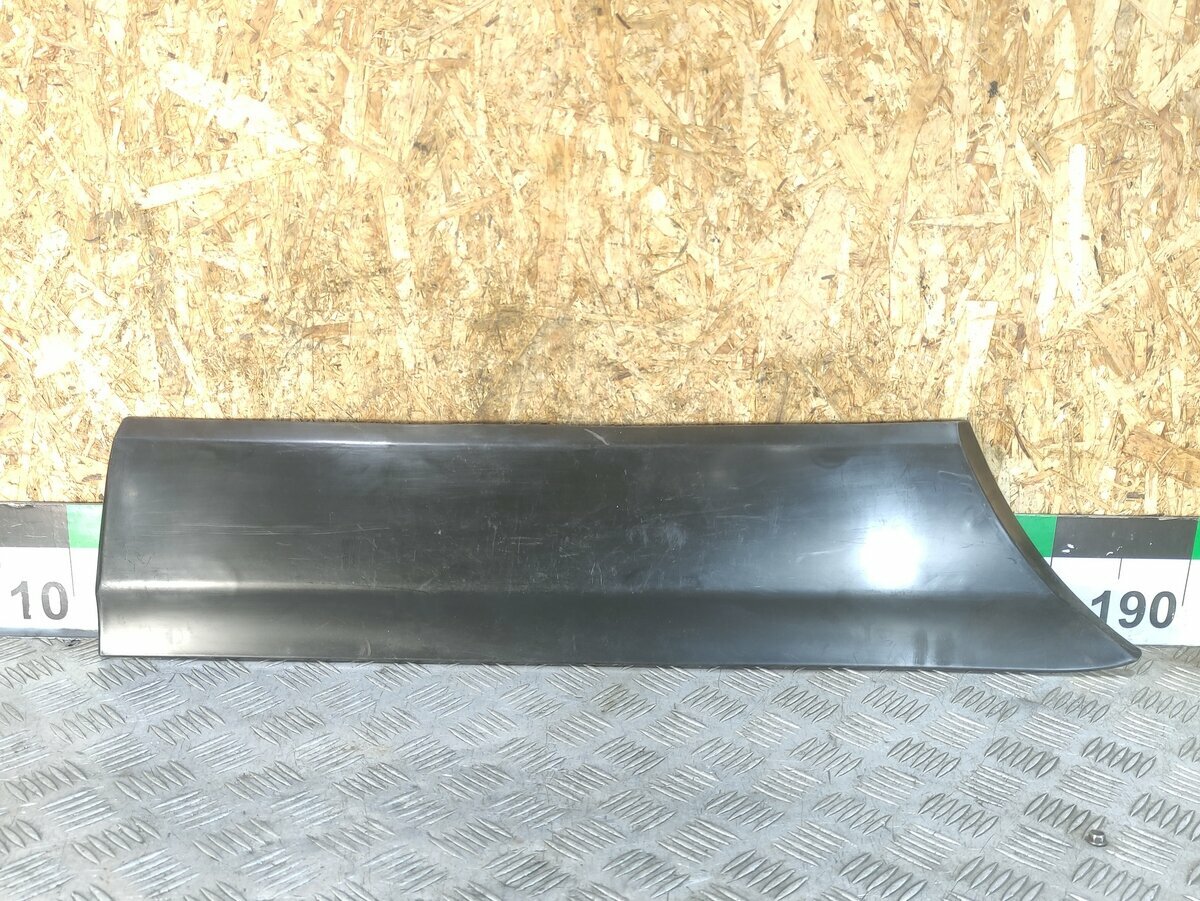 Молдинг двери задней правой VAZ NIVA 21238212154