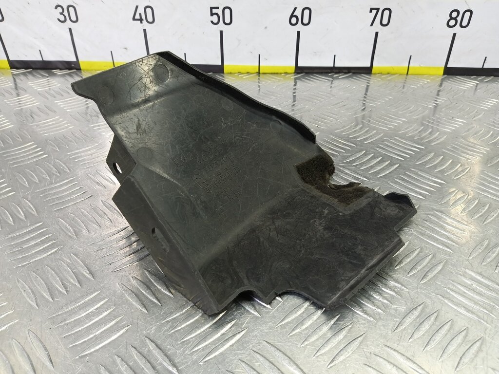 Дефлектор радиатора (Пыльник) Б/У для MAZDA CX-7 I рестайлинг (2009—2012) EG2156251