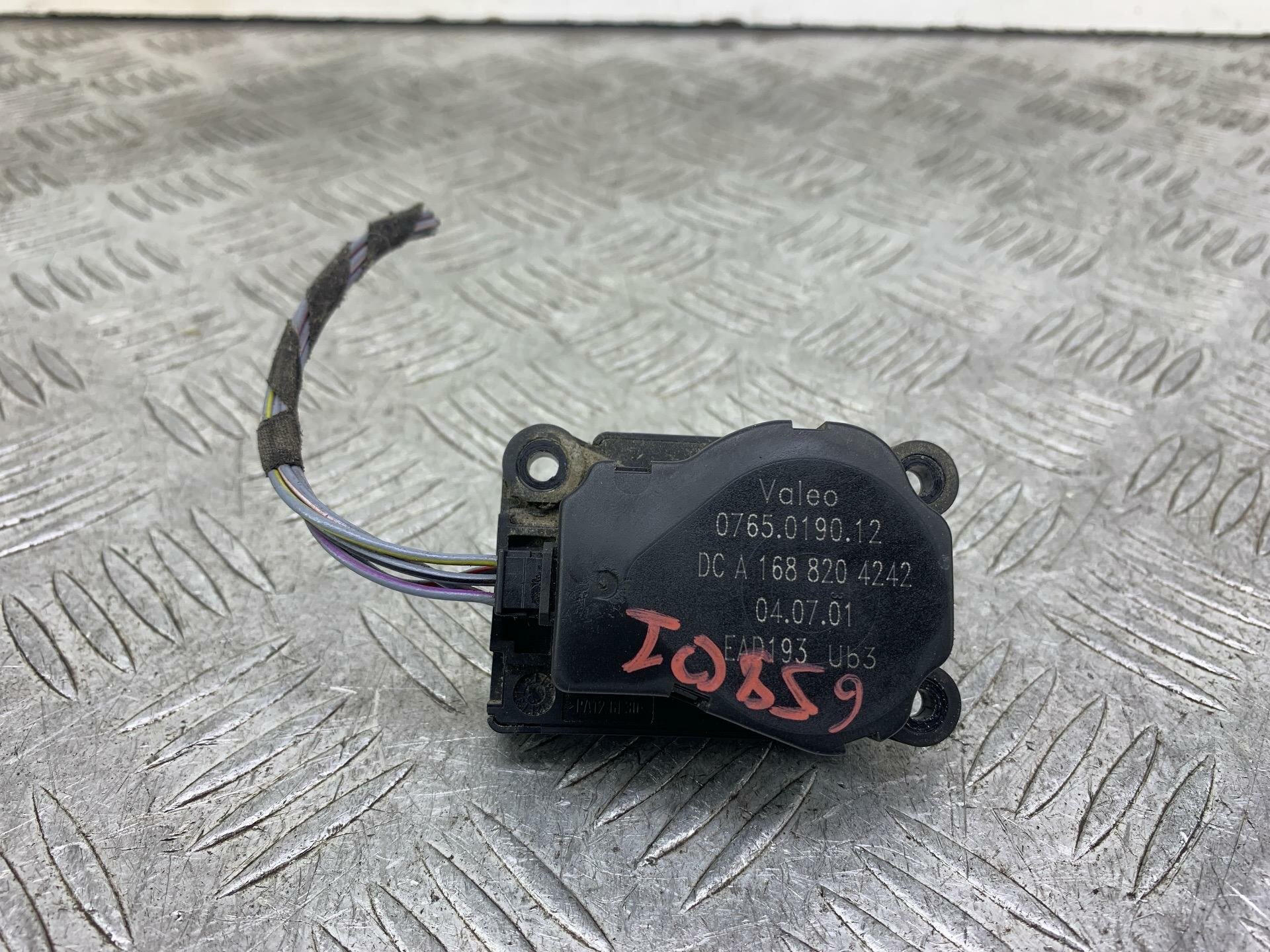 Моторчик заслонки печки Mercedes-Benz A W168 (1997 - 2001) A1688204242