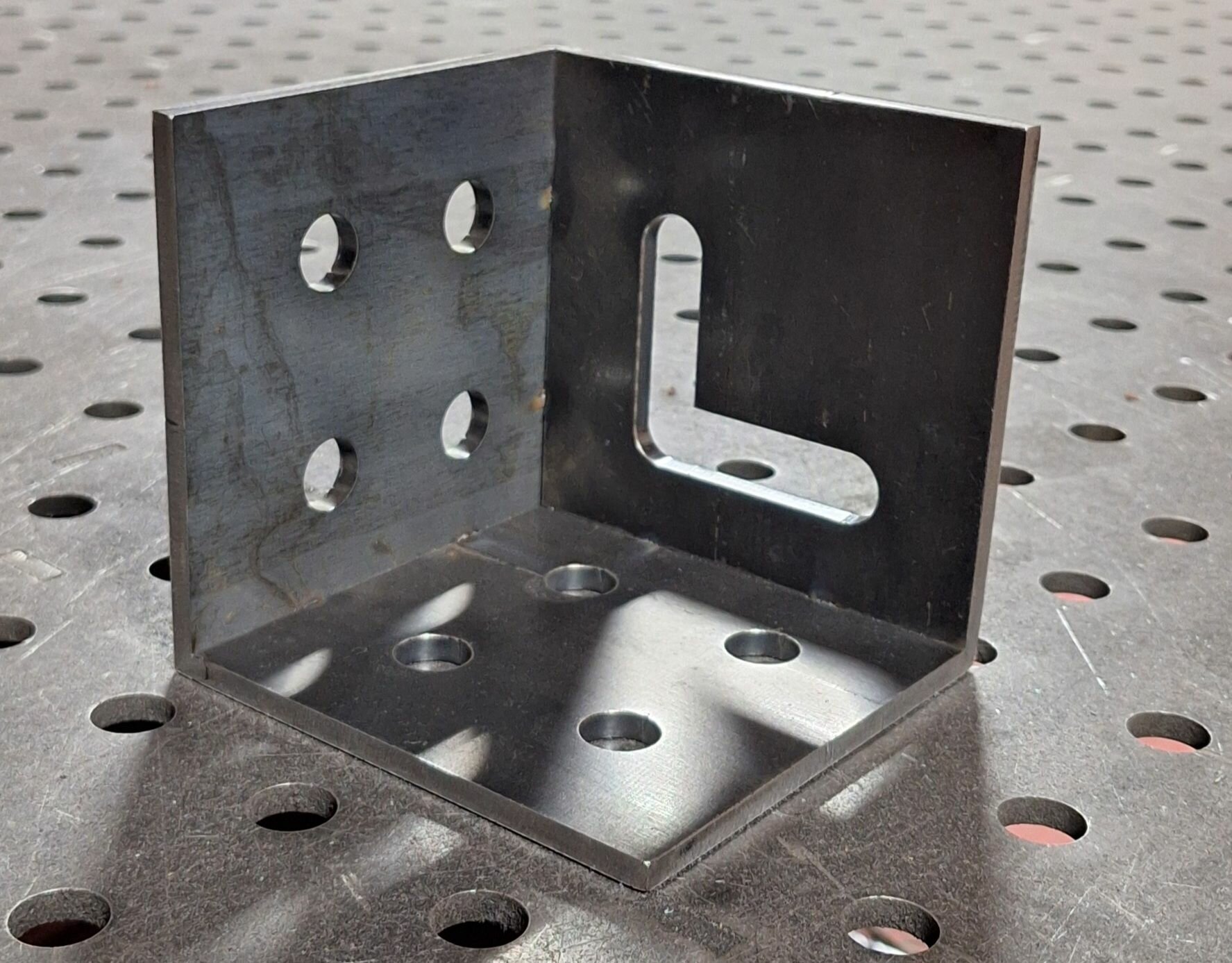 Полу куб для сборочных, монтажных, сварочных столов d16