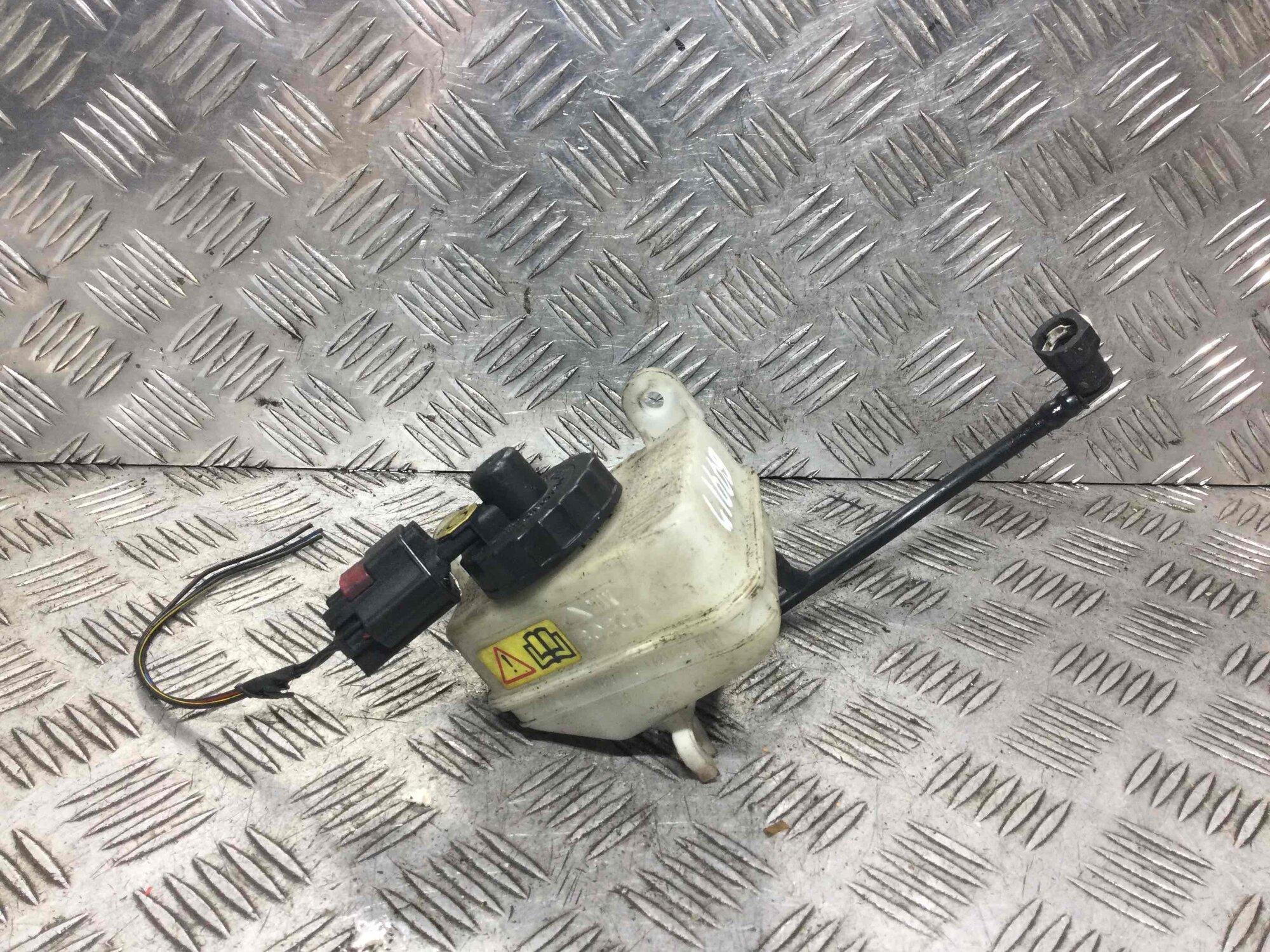 Б/У Бачок тормозной жидкости Ford Focus 2 поколение (2005-2008) 2008 г.