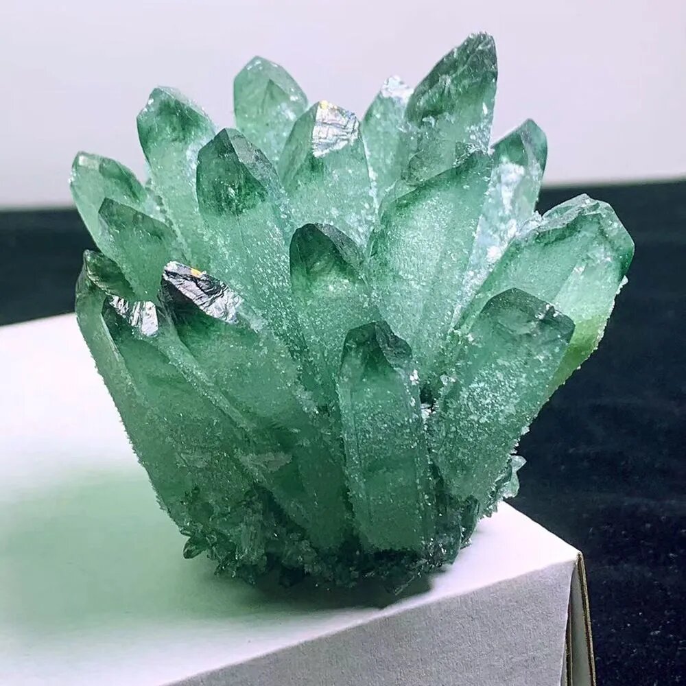 Друза натуральный празиолит зеленый кварц ,200-300гр