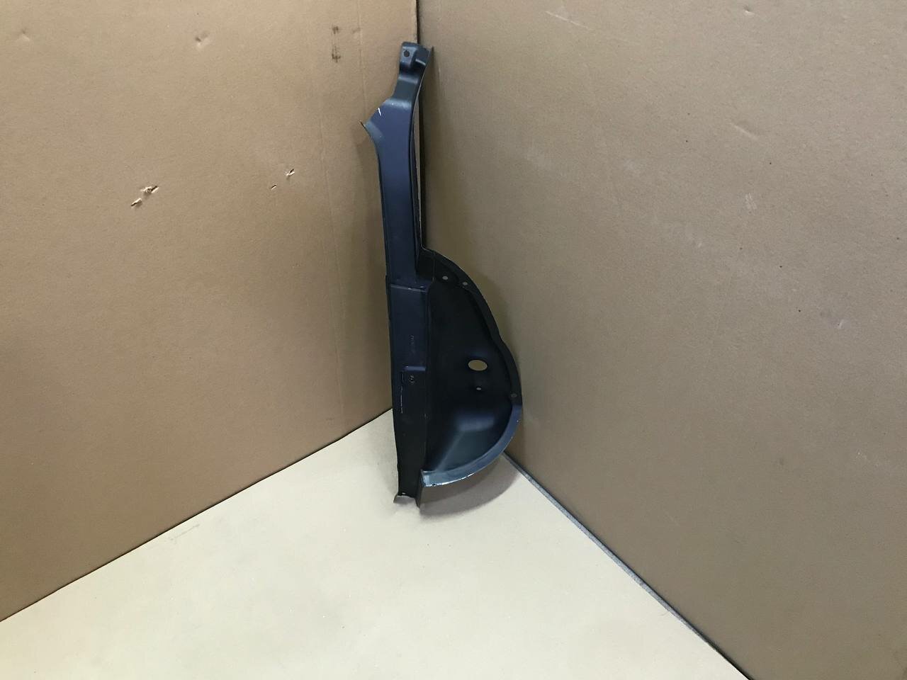 Желобок заднего крыла правый в сборе Лада Приора 2171 грунтованный