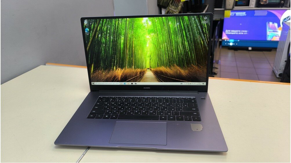 Ноутбук 15.6" FHD Huawei MateBook D 15 Boh-WAQ9R grey (AMD Ryzen 5 3500U/8Gb/256Gb SSD/Vega 8/W10) Б/У Уценка