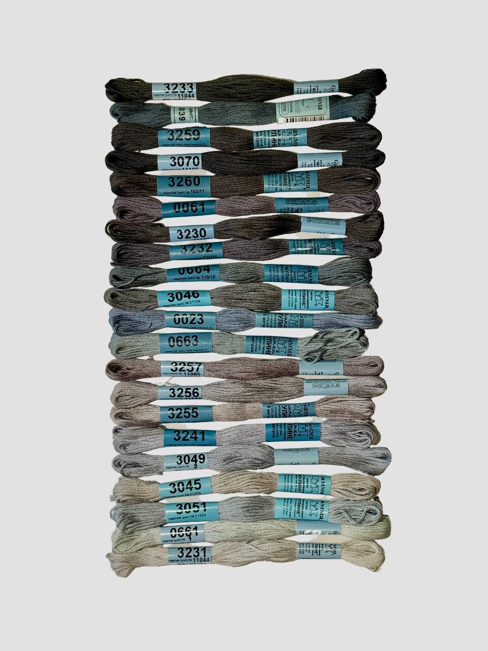 Набор ниток для вышивания мулине Гамма 21 цвет, серый и белый, 100% хлопок