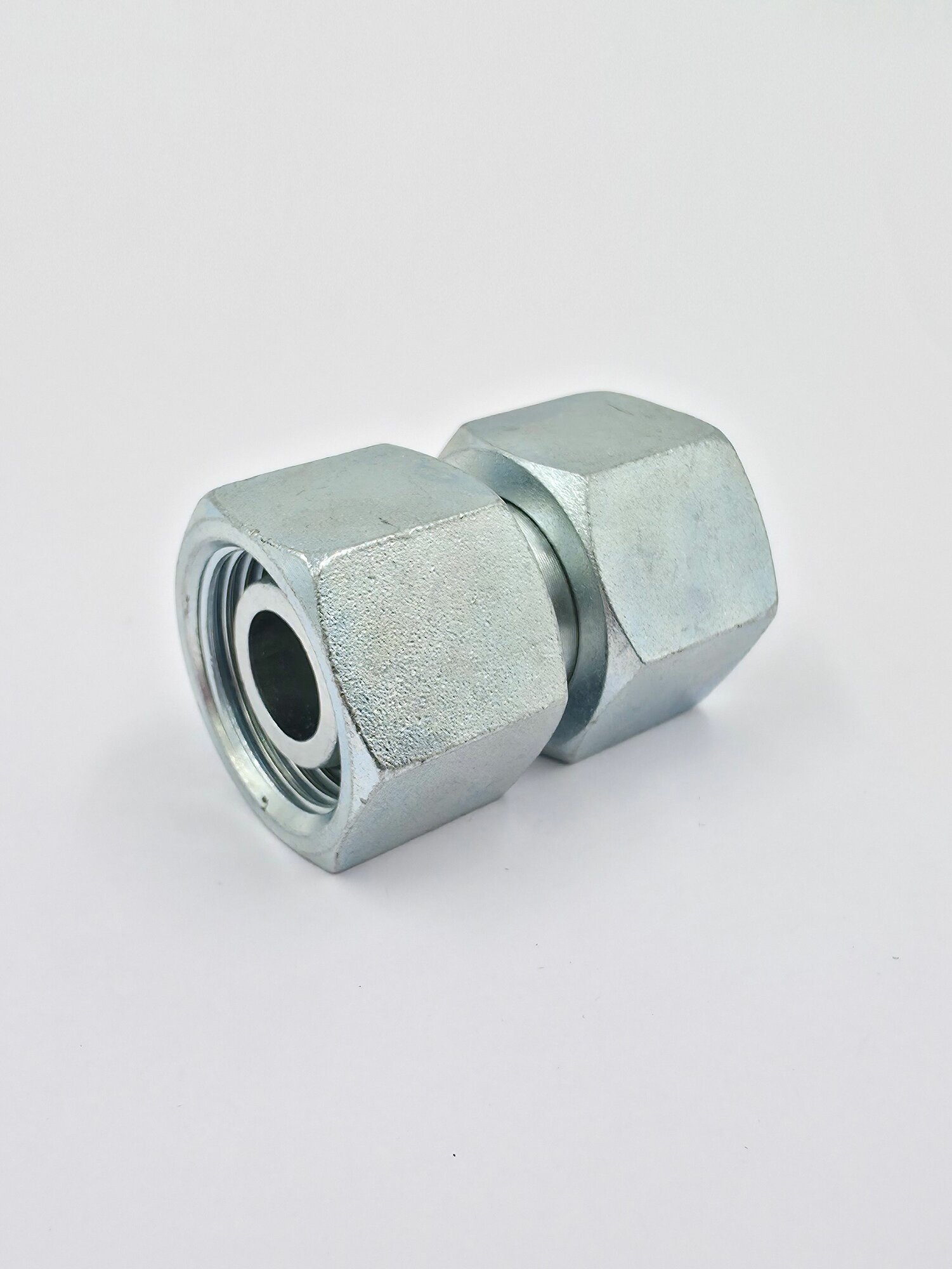 Штуцер прямой м22х1,5 DKOL с гайками - адаптер соеденительный для РВД и гидравлических систем