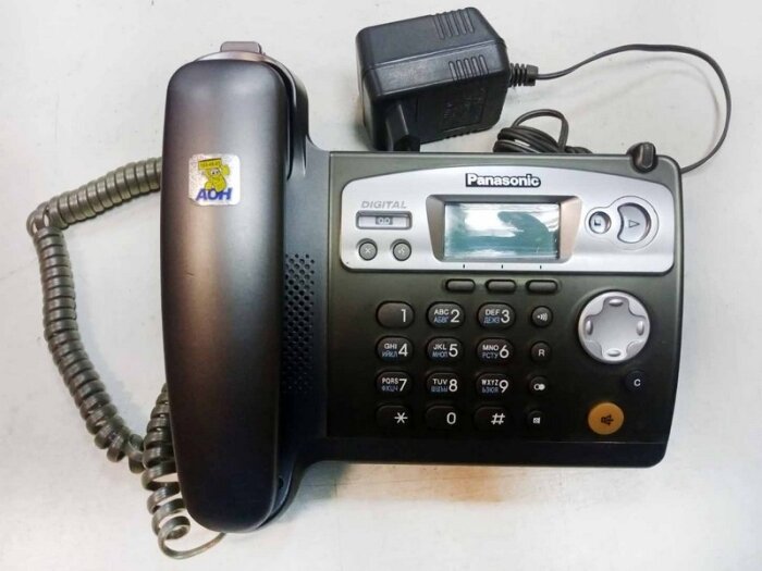 Телефон проводной Panasonic KX-TCD540RUM (серый)