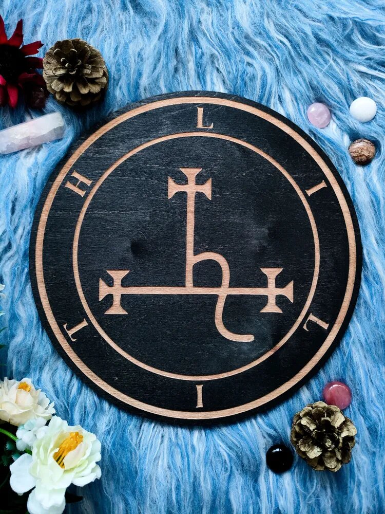 Алтарь для гадания и ритуалов Лилит символ силы, свободы и магической защиты (25 см)