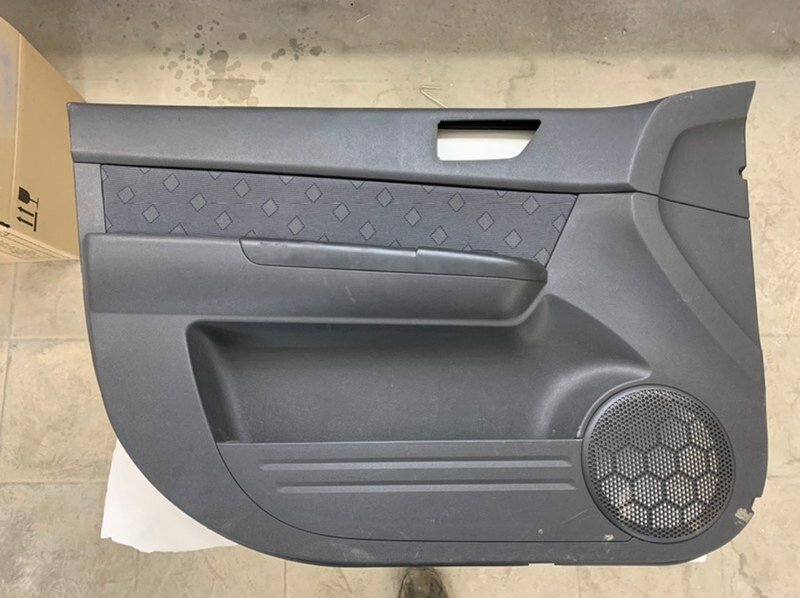 Обшивка двери передняя левая Hyundai Getz хэтчбек 82303-1C0606S