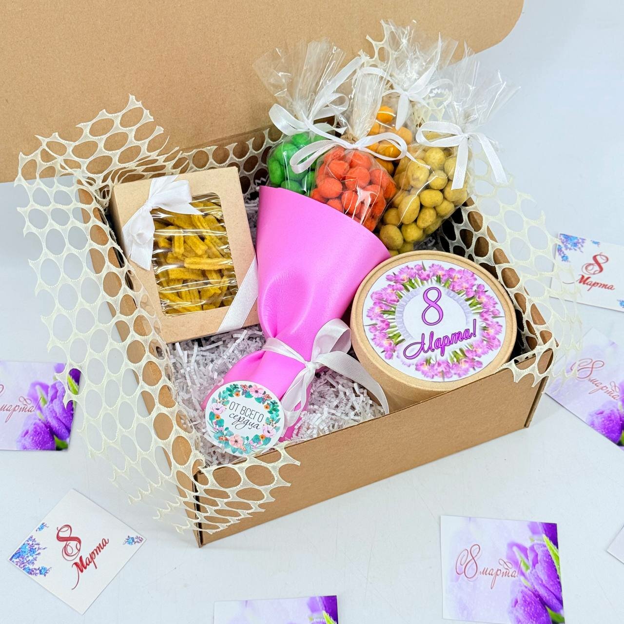Подарочный набор снеков на 8 марта. Букет из орехов, закусок. Подарок женщине, коллеге