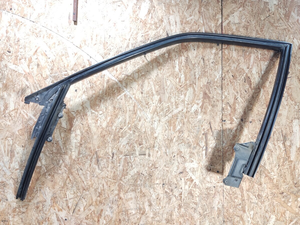 Рамка двери AUDI 80/90 1986-1991 8A0837771A