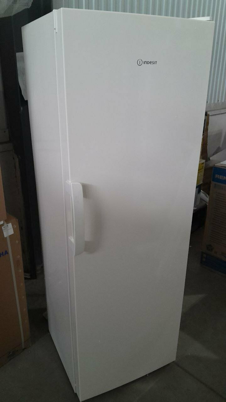 Морозильник INDESIT DFZ 5175 E бежевый NF (уценка)