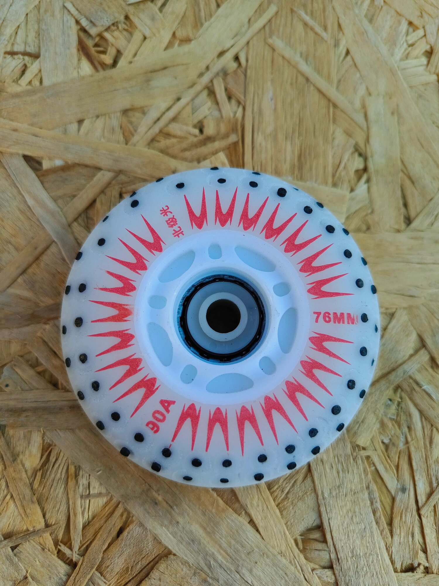 Колеса для роликов светящиеся красным искряшки. (4шт) Аврора 76мм с жесткостью 85а. Кремниевых вставок 100шт.