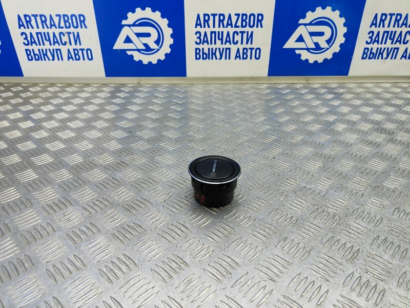 Б/У Дефлектор воздушный Renault Duster / Рено Дастер 1.5 K9K 2021