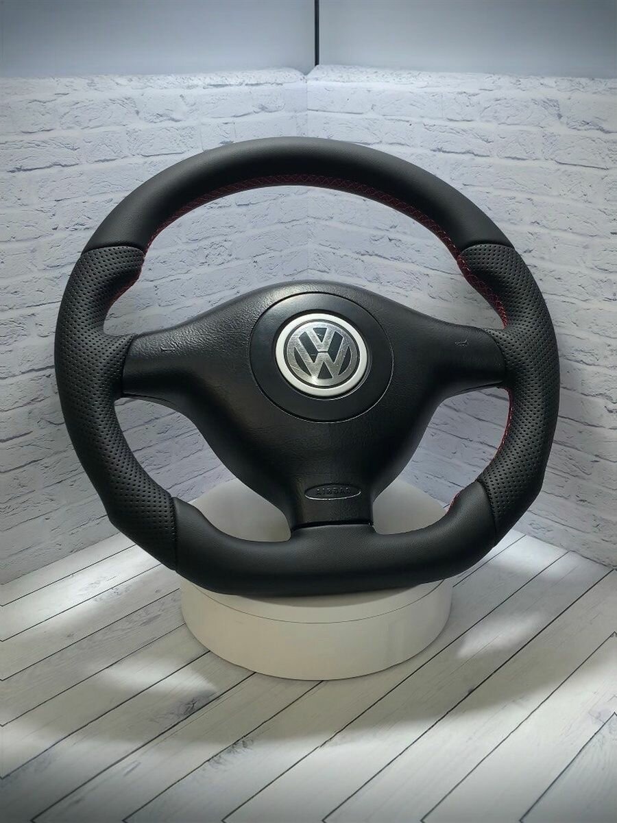Руль анатомический для Golf 4, Passat b5, Bora, Octavia tour, красный шов