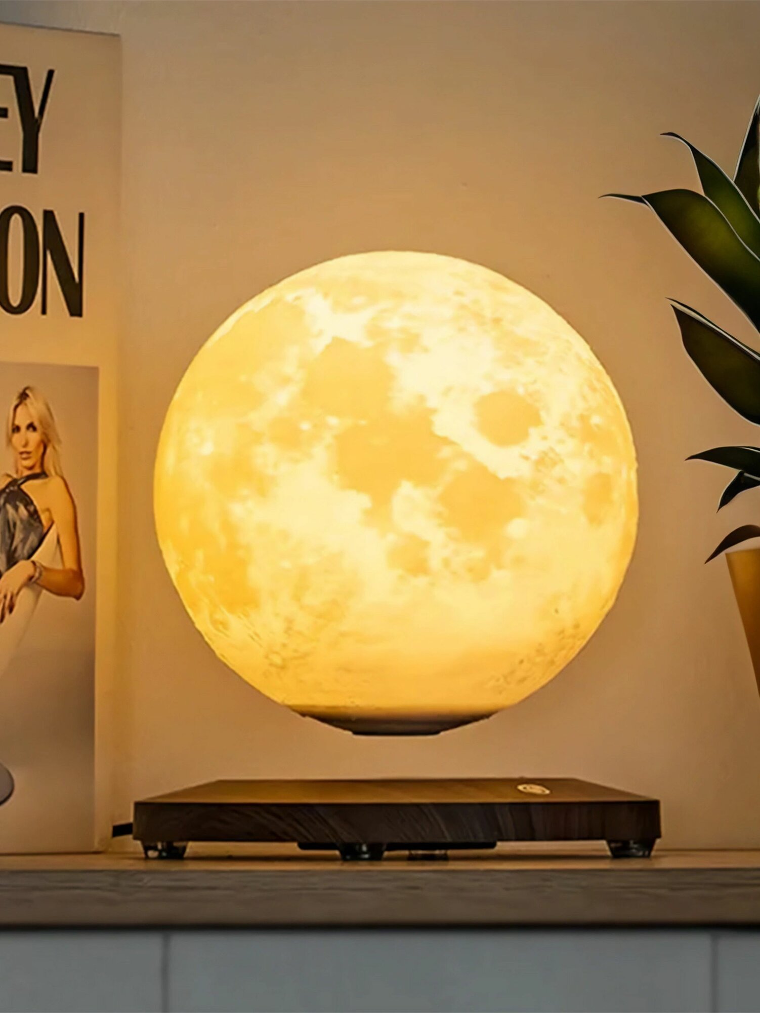 Левитирующая Луна с автоматическим подъемом Wood