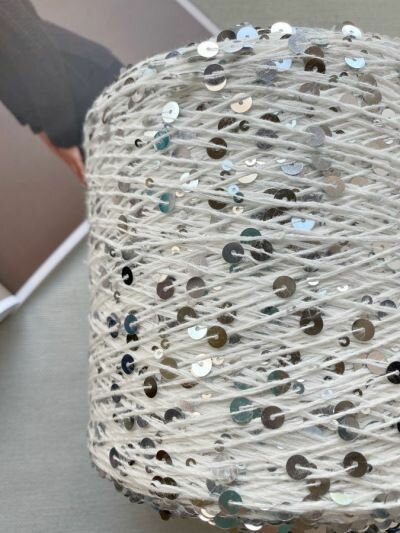 Королевские пайетки 3+6 мм на хлопке - 021 - белый с блестящими серебряными пайетками (100г)