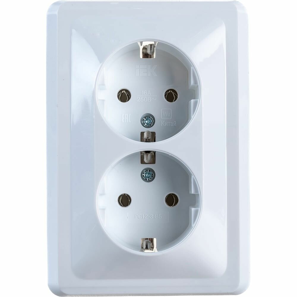 Розетка 2-м СП Вега РС12-3-ВБ с заземл. контактом без защ. шторок 16А бел. IEK ERV21-K01-16-DM