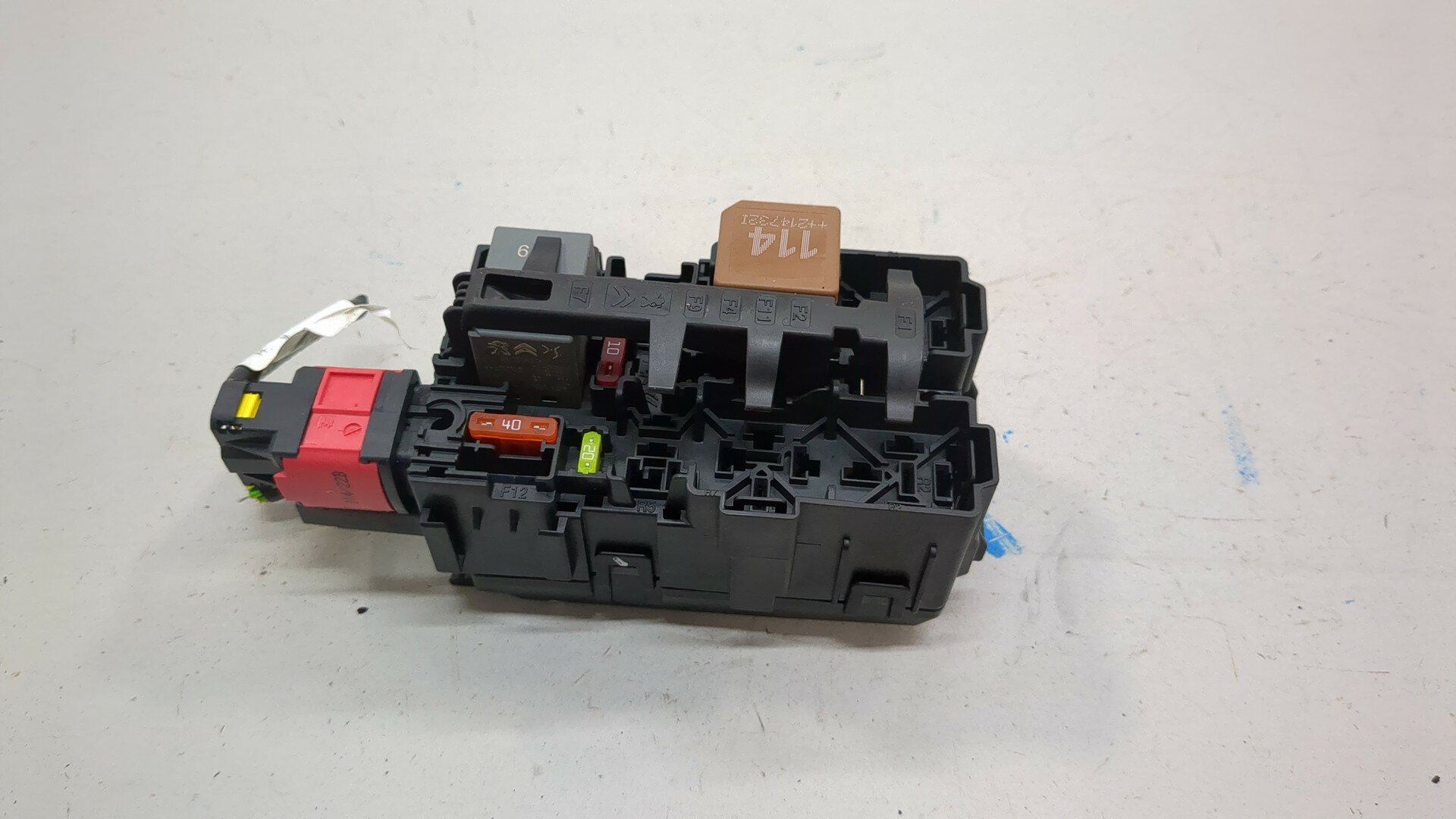 Блок предохранителей Peugeot Partner Б/У