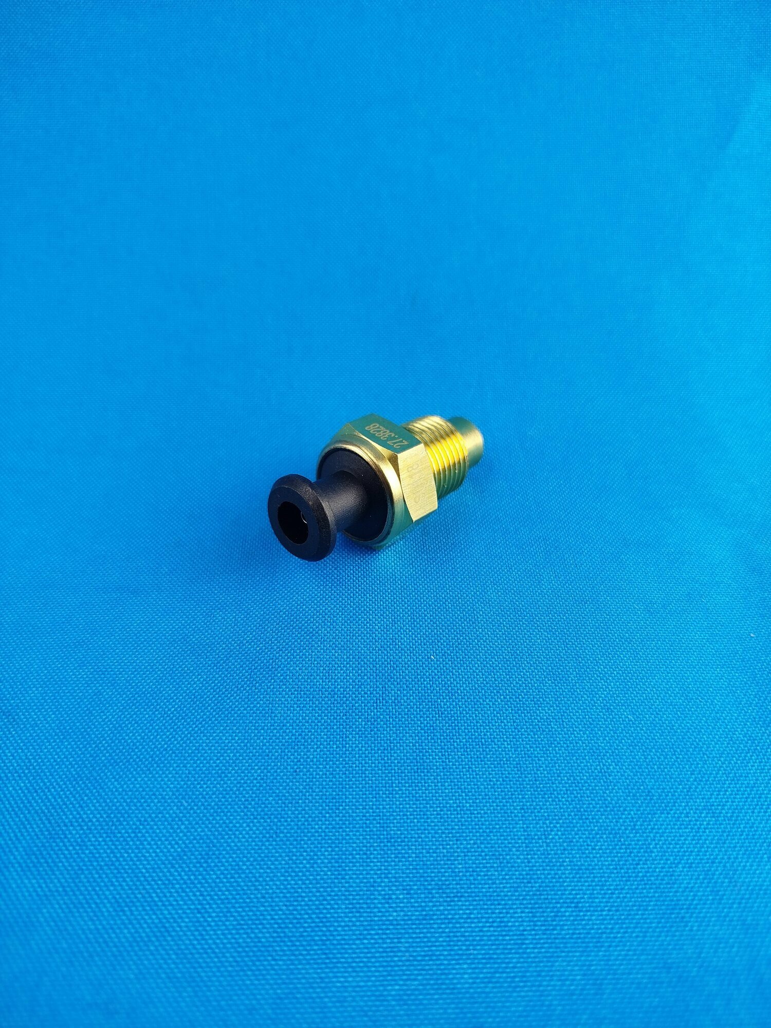 Датчик температуры "LUZAR" для автомобилей Калина, Приора, Шевроле-Нива с 2008 г. в.