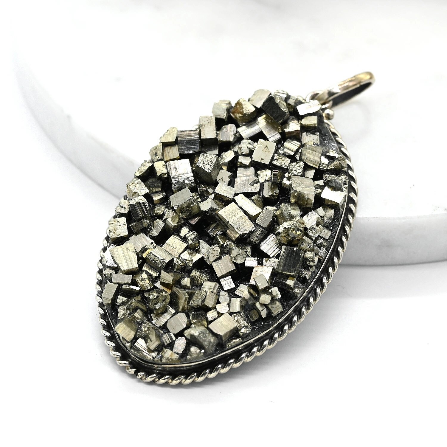 Петит, пирит