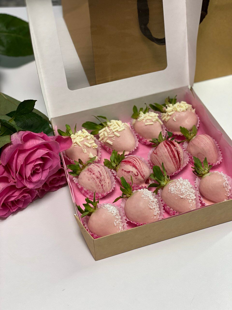 Подарочный набор на годовщину Клубника в шоколаде Подарок близким и родным Размер S (9-12 ягод)