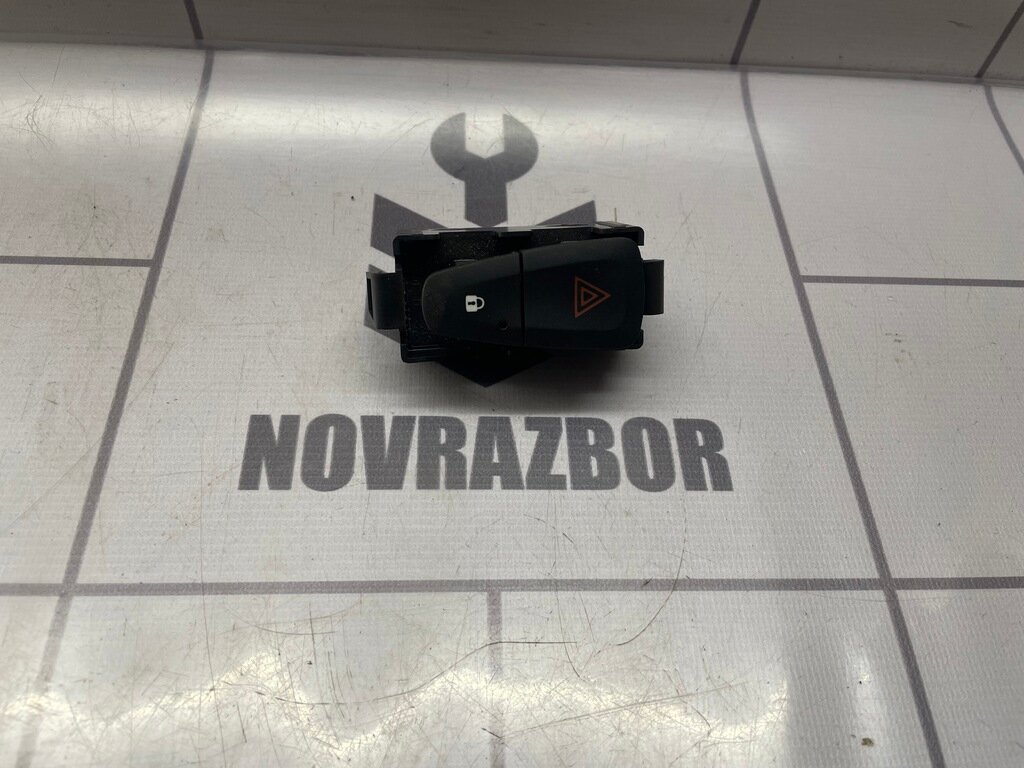 Кнопка аварийной сигнализации Renault Megane 3 09-16