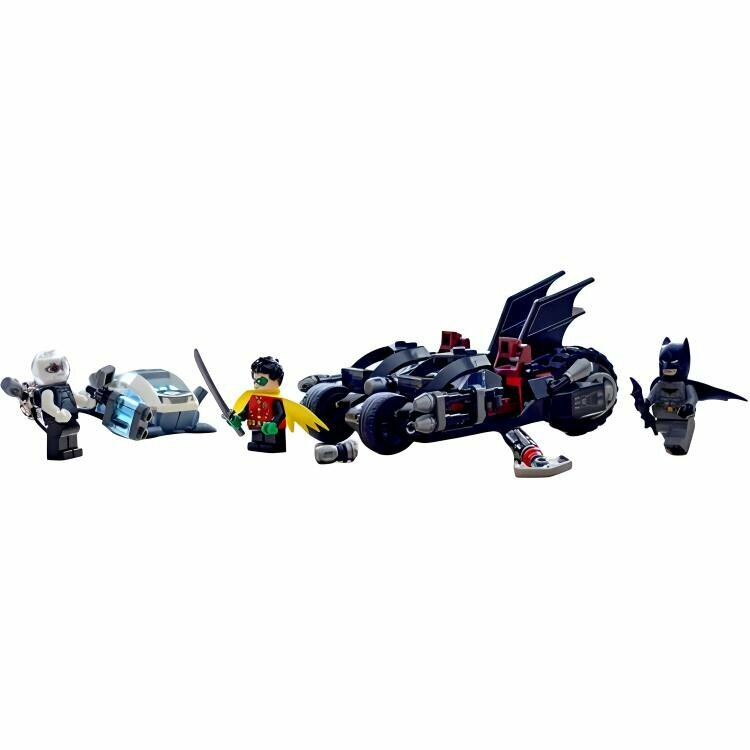 Конструктор унисекс LEGO Супергерои Бэтмен против Мистера Фриза 76118, 200 деталей