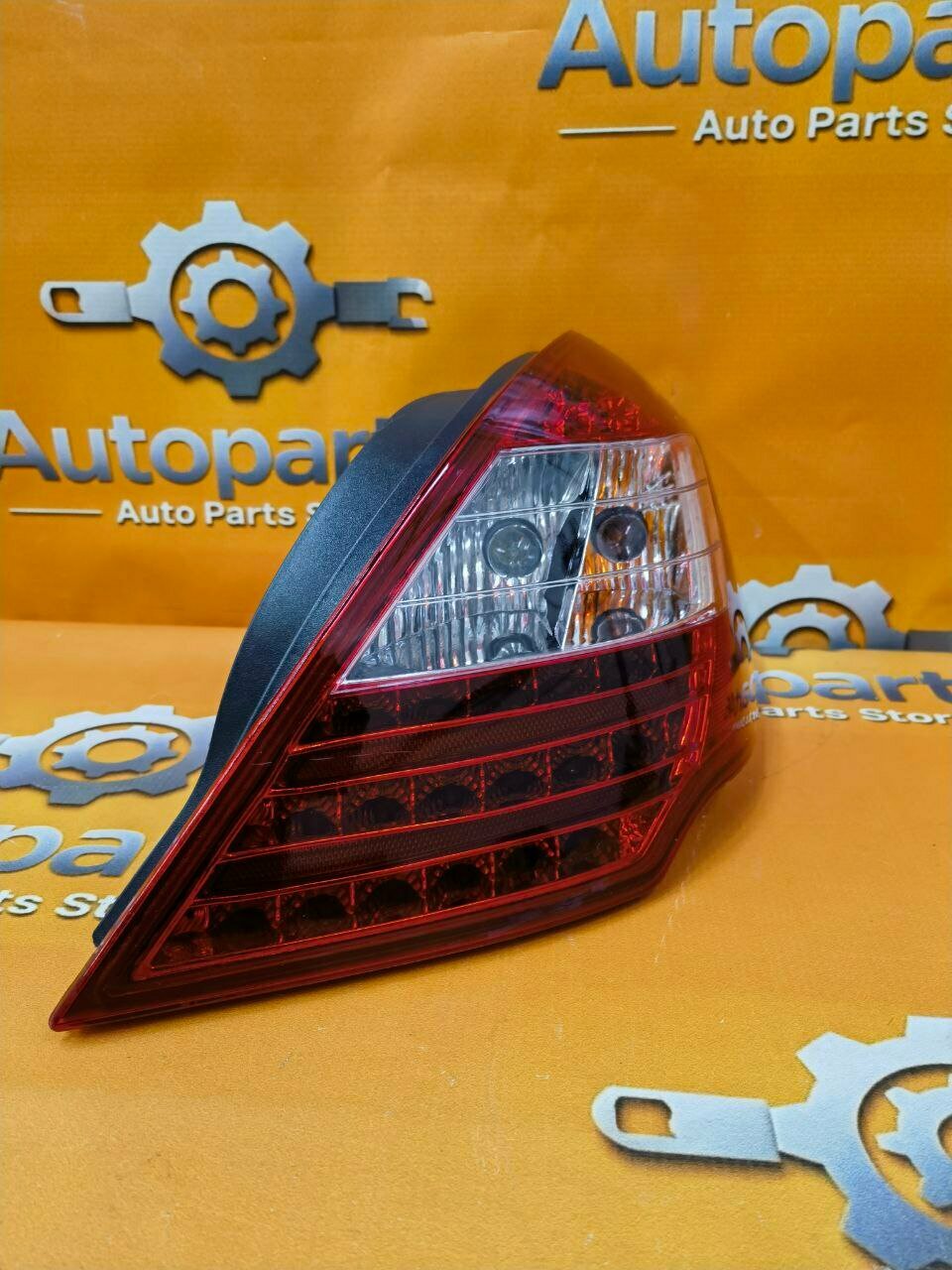 Фонарь задний правый Джили Эмгранд Geely Emgrand EC7 09-16г Оригинал Седан