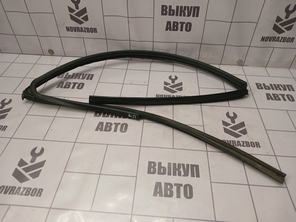 Уплотнитель стекла двери Mitsubishi Lancer 10 CX CY 07-17
