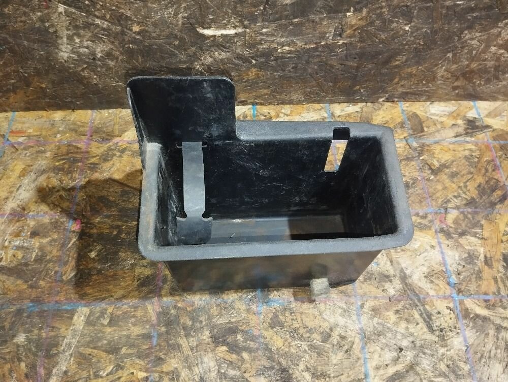 Ящик для инструмента VW Passat B3 Б/У с пробегом