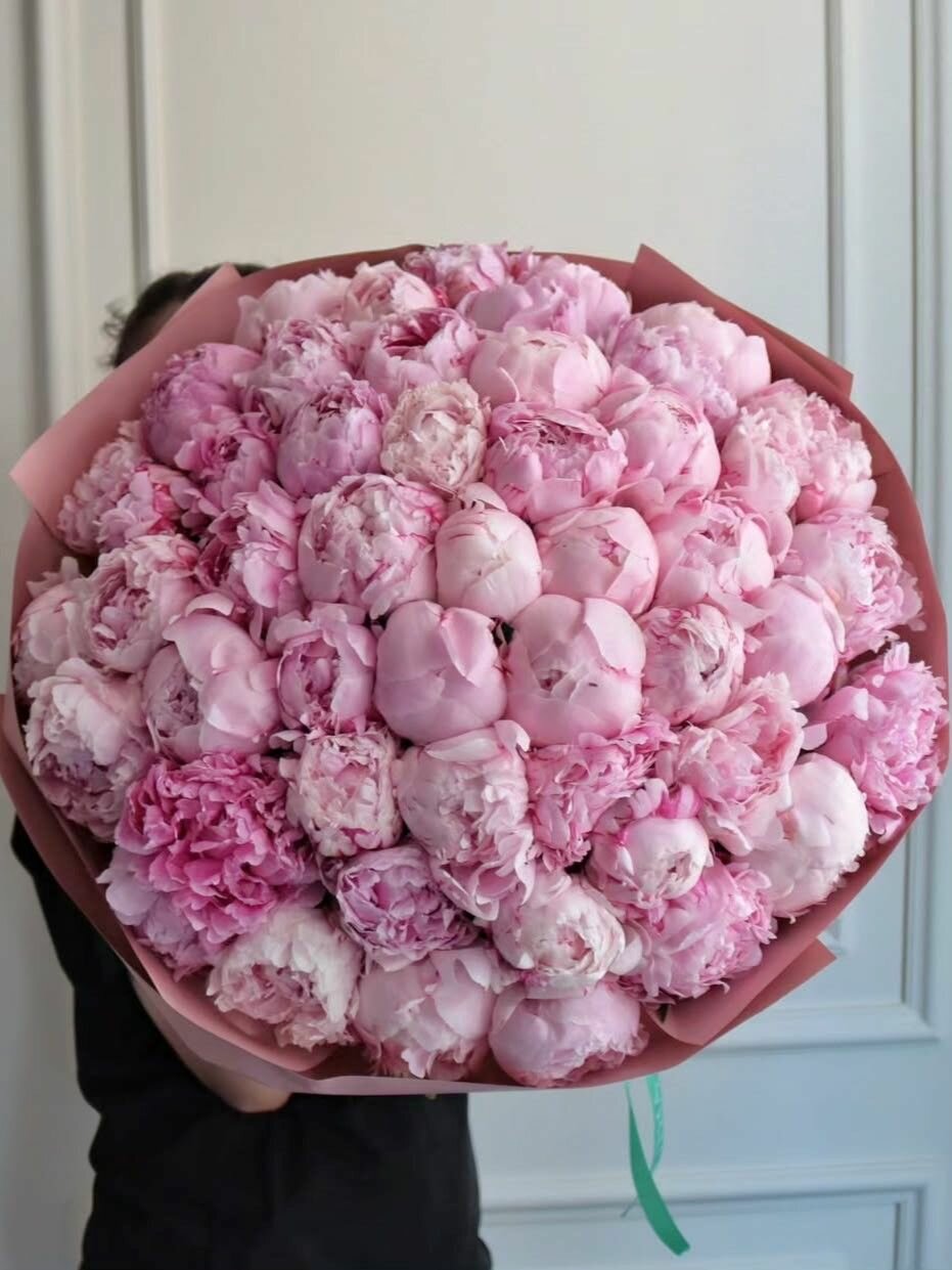 Букет из ароматного розового пиона 51 шт