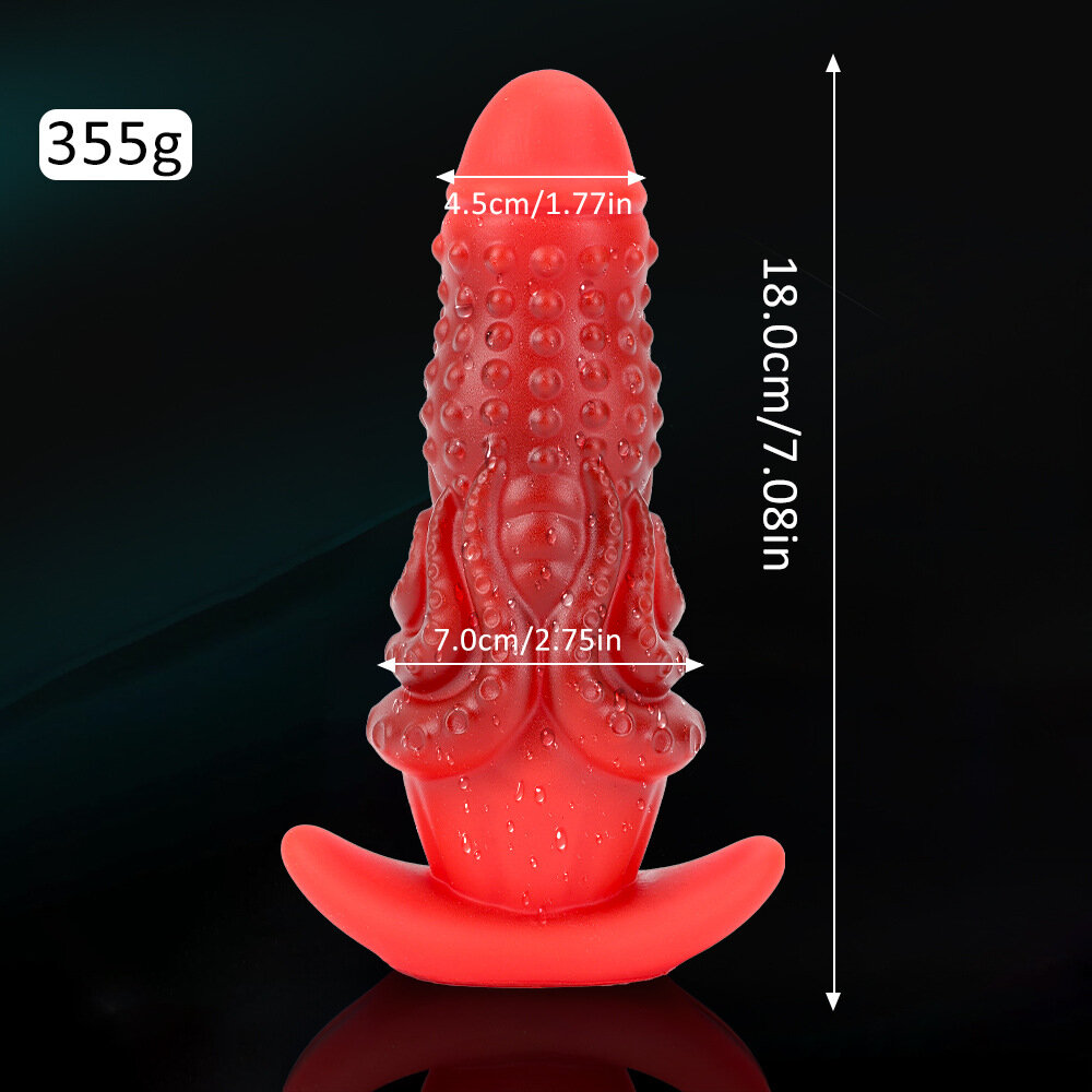 Когда выходят на улицу, анальная пробка специальной формы мягкая, а для мастурбации используется ручной прибор.