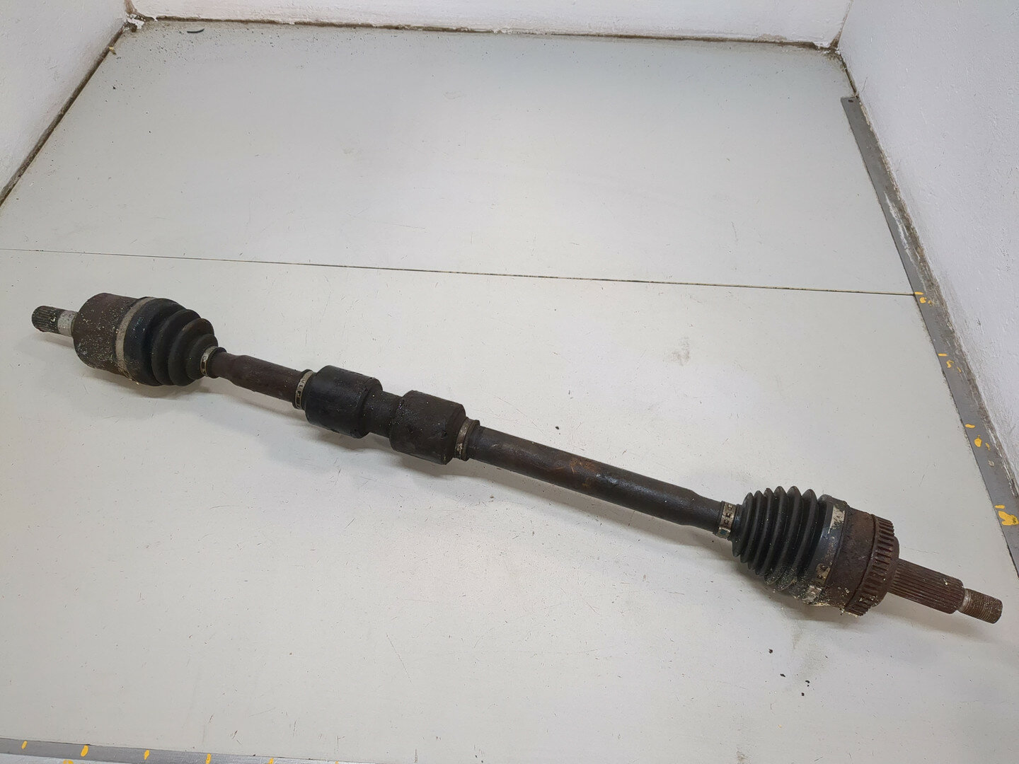 Полуось (вал, шрус) правая передняя Hyundai ix 35 Б/У