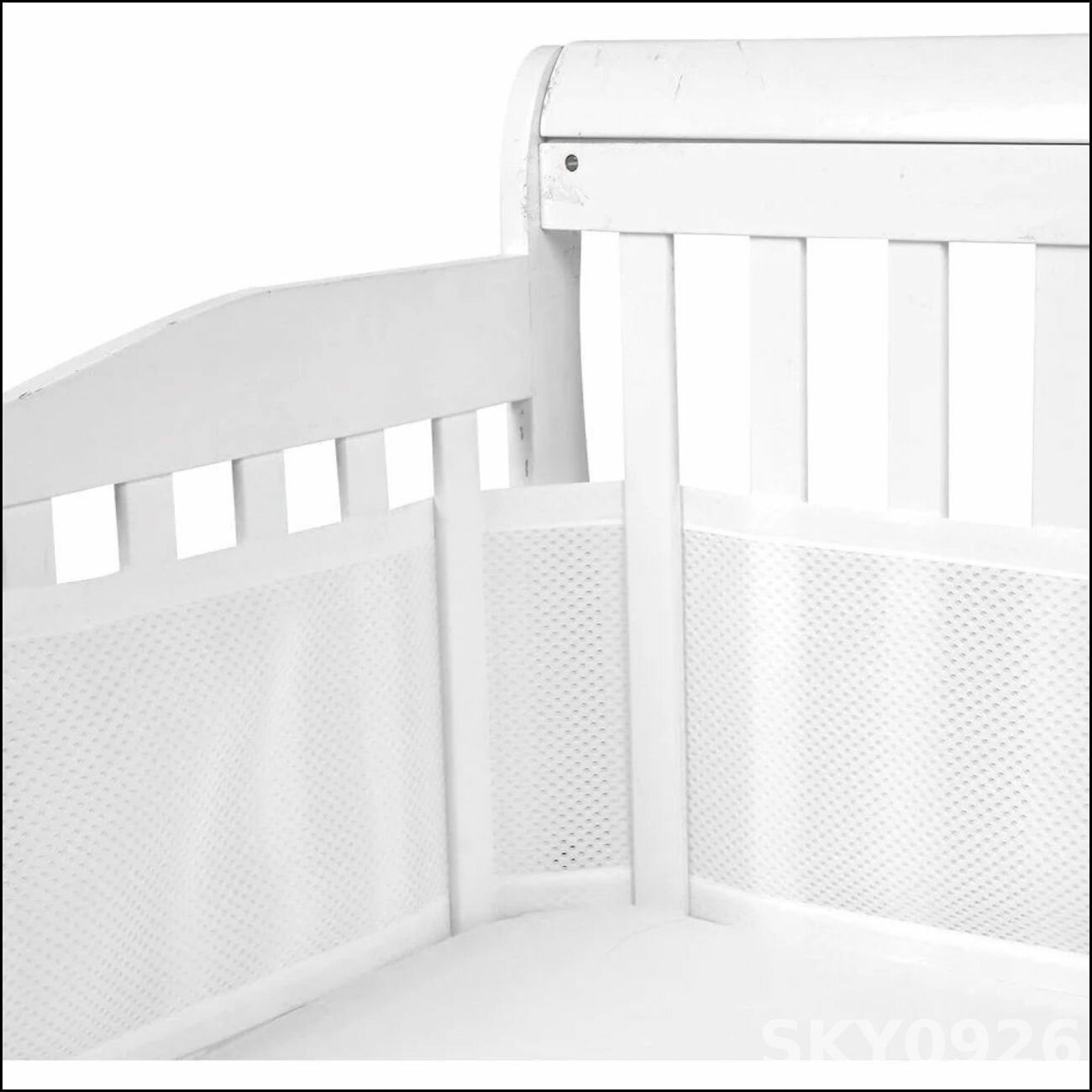 Эксклюзивный бампер для детской кроватки с инновационной подкладкой из трехмерной сетки, обеспечивающей оптимальную циркуляцию воздуха