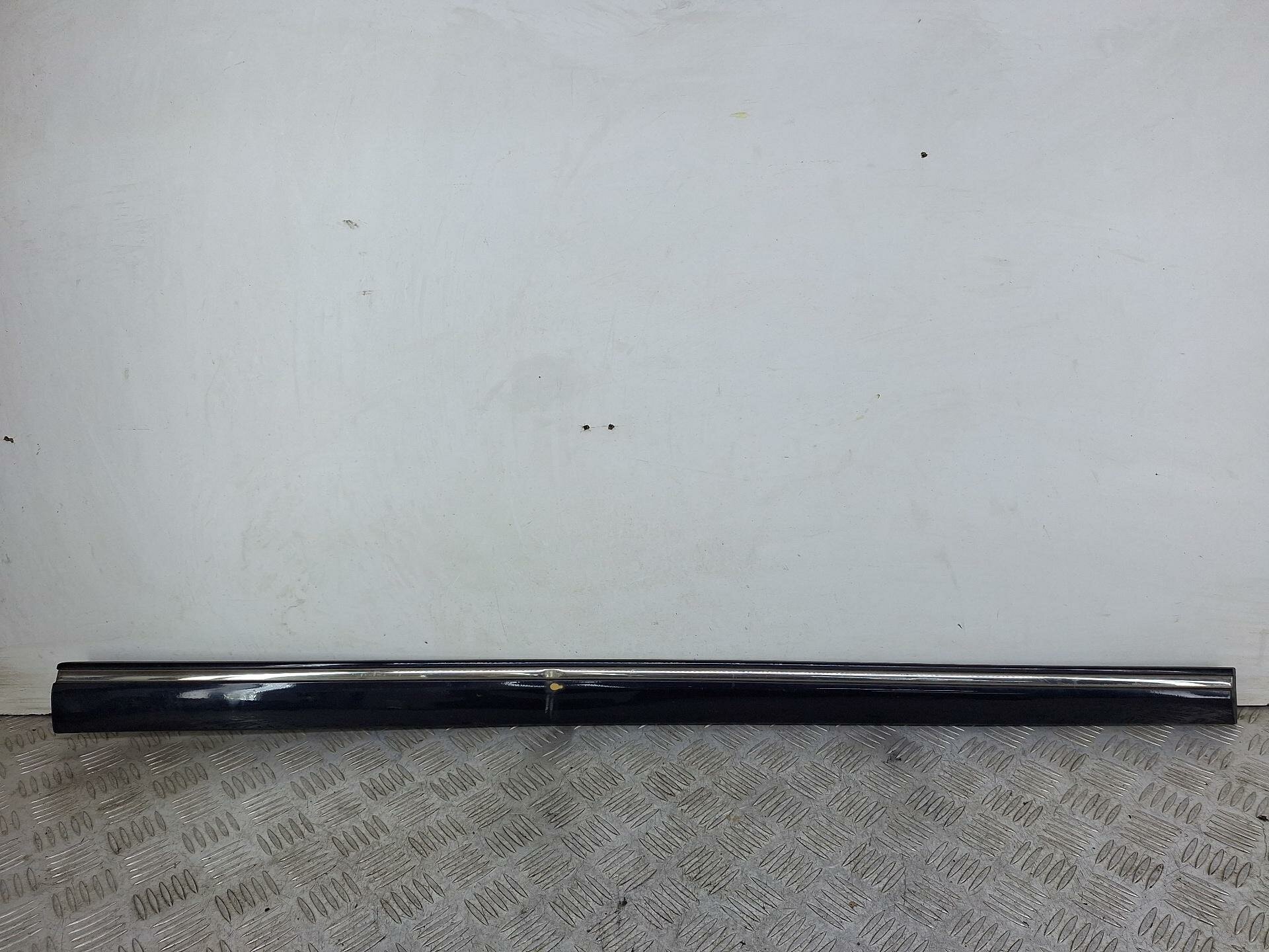 Молдинг двери передней правой Mercedes-Benz C W203 рест. W203.054 2005 A2036905062