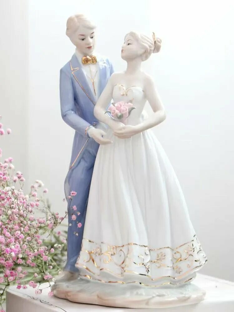 Фарфоровая статуэтка пара