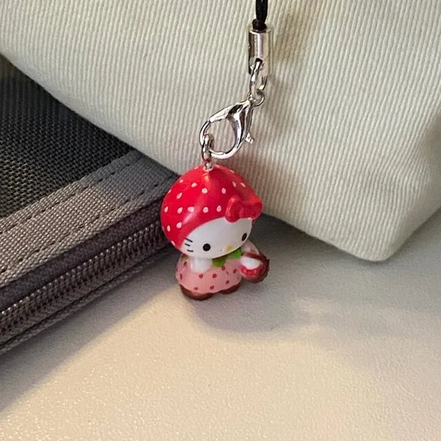 Милый кулон Hello Kitty в виде клубники: забавный брелок для телефона/рюкзака, сделанный своими руками – украшение, подарок на день рождения для друзей.
