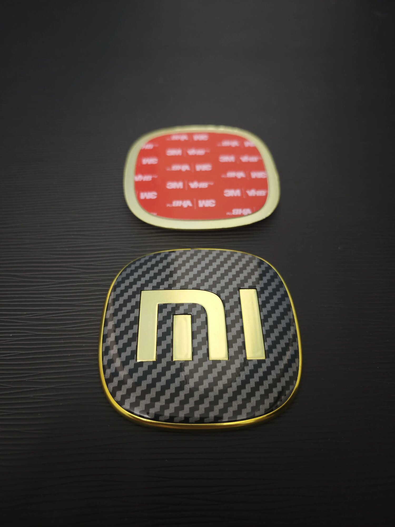 Подходит для модификации логотипа автомобиля SU7 из углеродного волокна, аксессуаров для украшения защитной пленки, золотым логотипом, черненым золотом 1